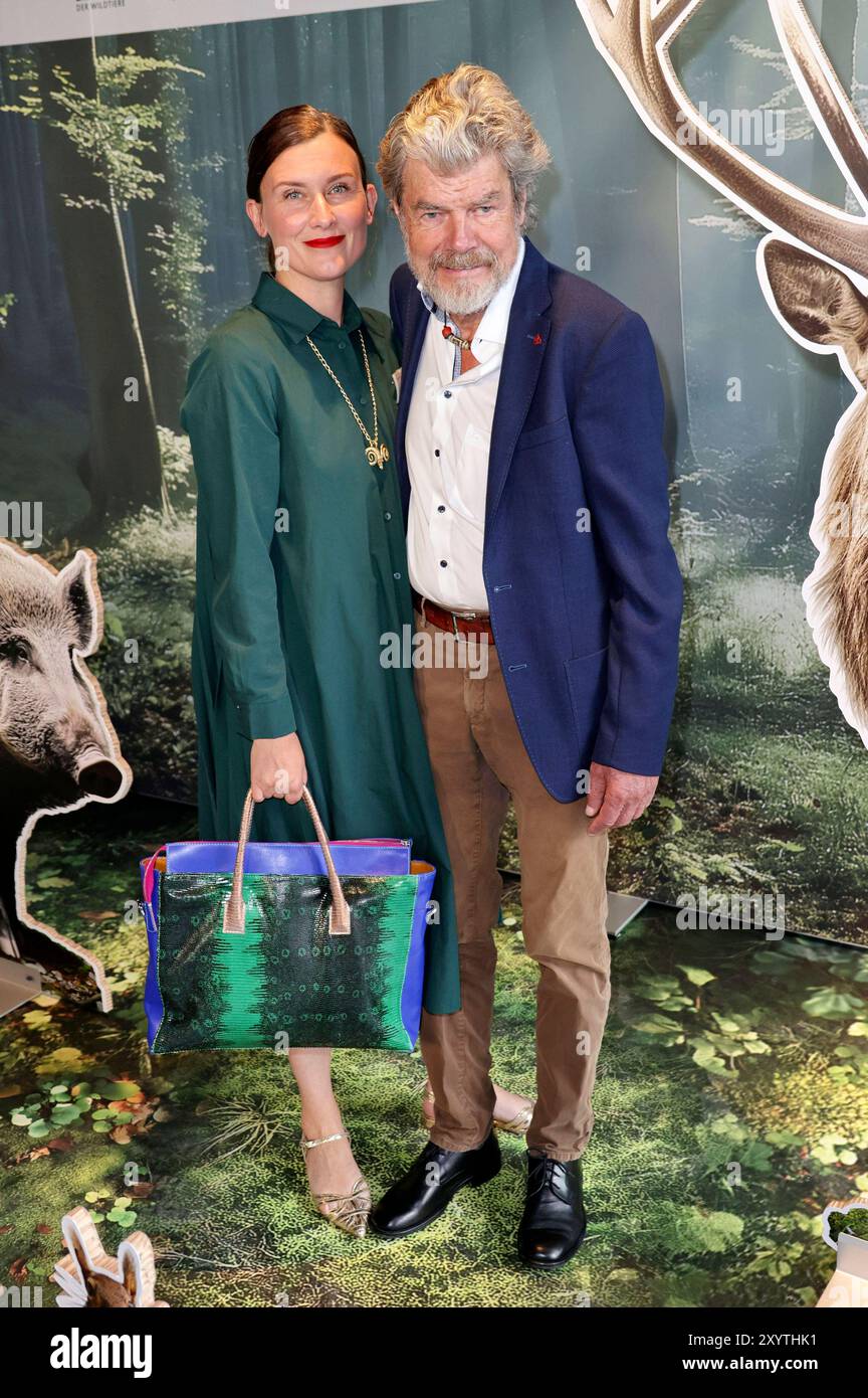 Reinhold Messner mit Ehefrau Diane Messner bei der Eröffnung der ...