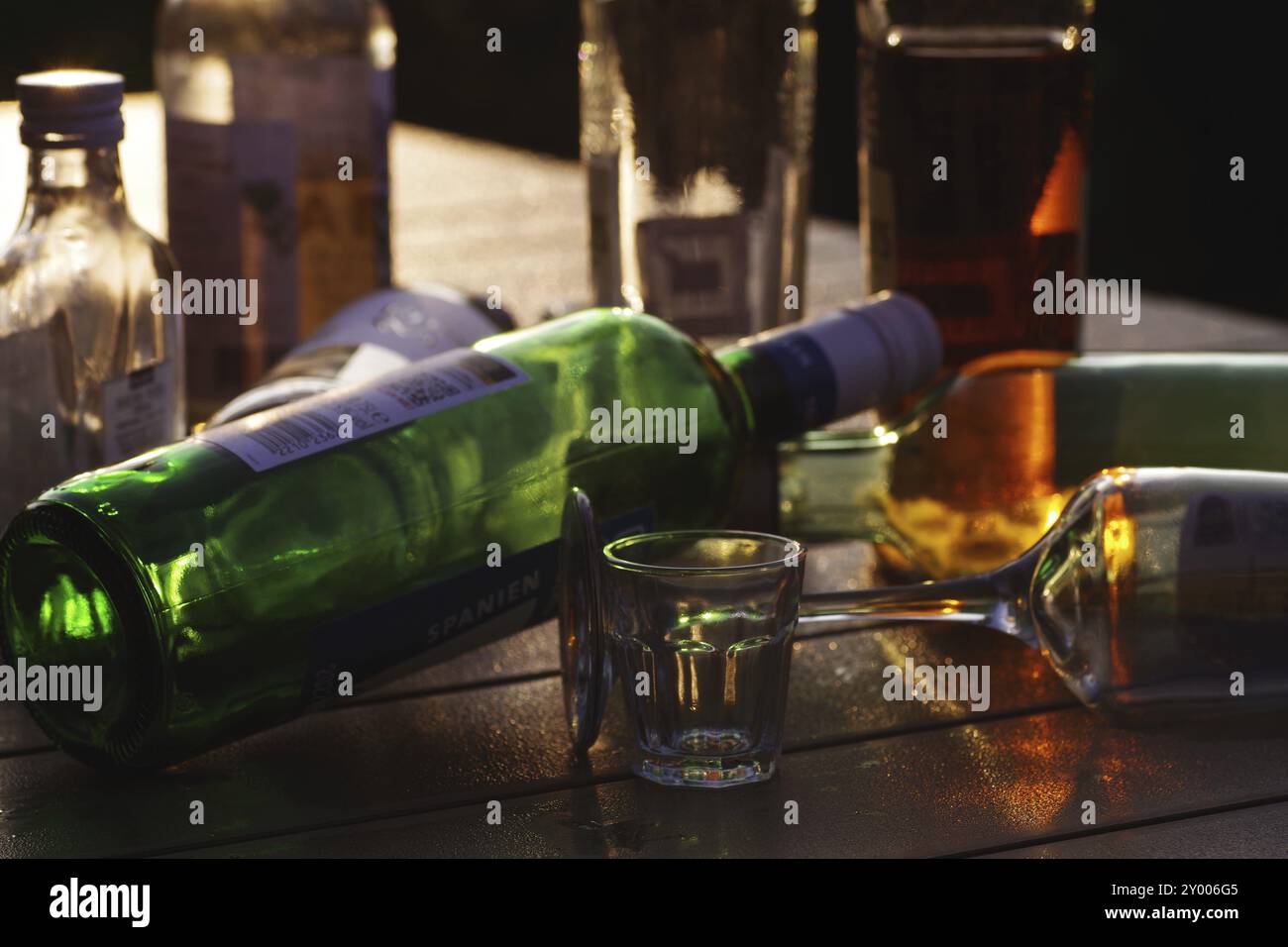 Flaschen, Alkohol, Glas, Hintergrundbeleuchtung, Silhouette, Alkoholproblem, verschiedene ...