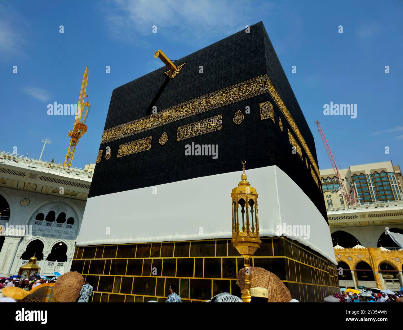 Mekka, Saudi-Arabien, 21. Juni 2024: Al Kaaba in Ihram Cothing, die ...