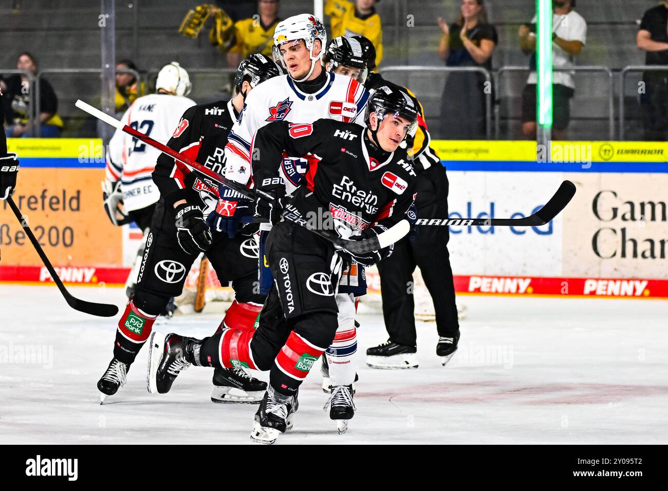 Torjubel, Jubel, Freude bei Torschütze Justin Schütz (Koelner Haie, #10 ...