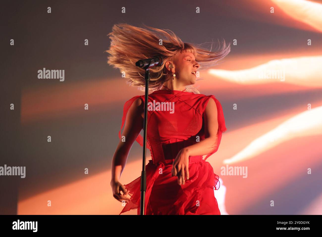 Die norwegische Singer-Songwriterin AURORA tritt am 8. August 2024 beim ...