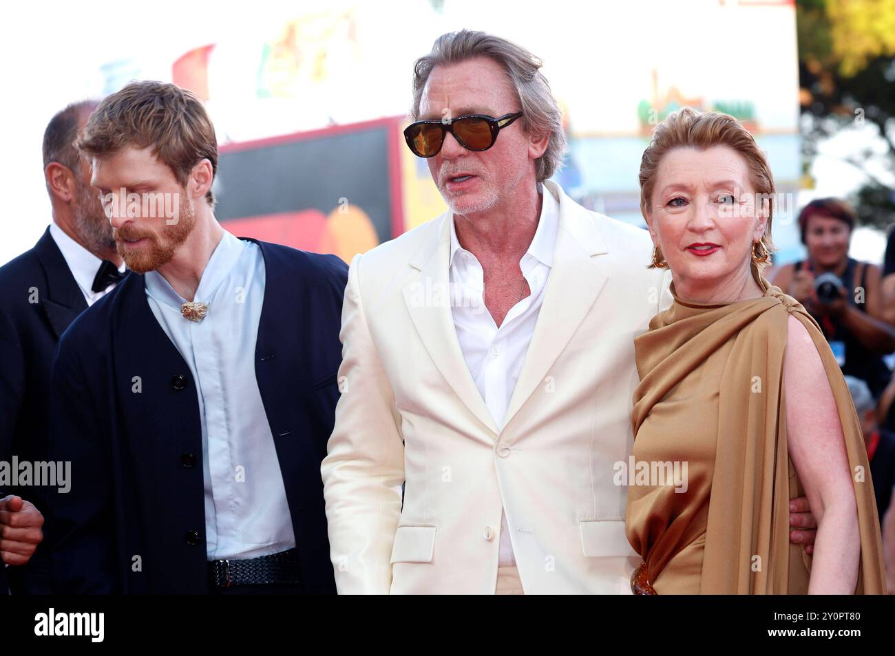 Colin Bates, Daniel Craig und Lesley Manville bei der Premiere des ...