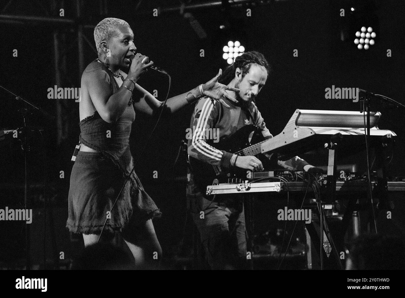 OMEGA NEBULA, CHI WALLAHS, 2024: Omega Nebula spielen ein ...