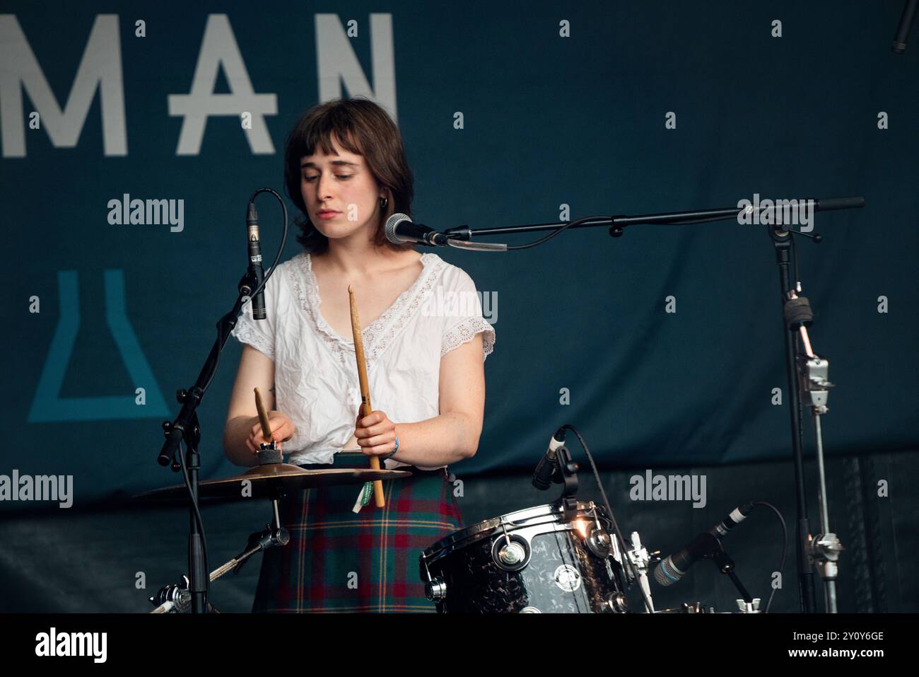 THE NEW EVES, CONCERT, 2024: Ella Russell von der Band The New Eves ...