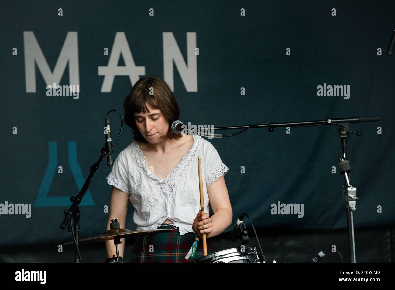 THE NEW EVES, CONCERT, 2024: Ella Russell von der Band The New Eves ...