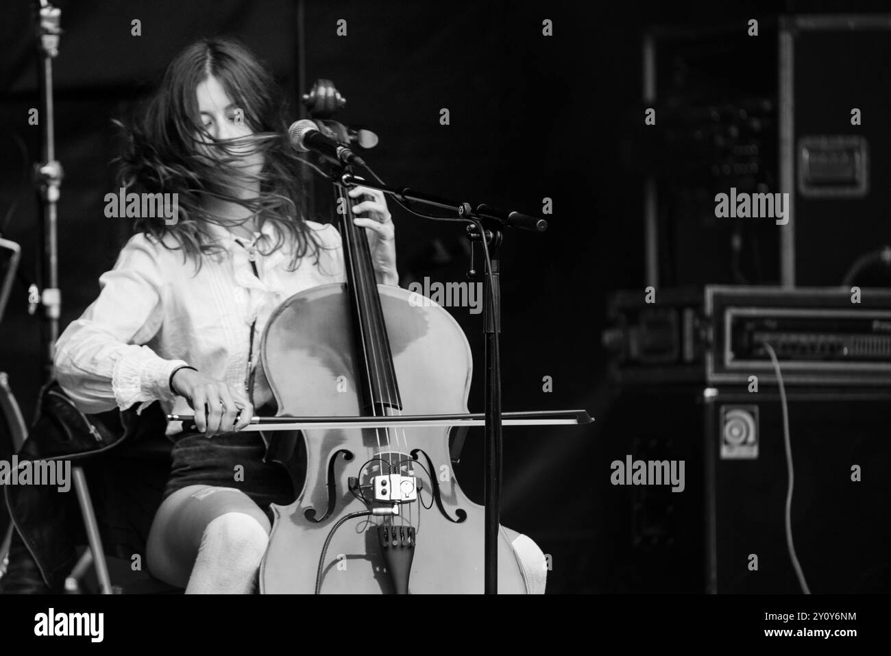 THE NEW EVES, CONCERT, 2024: Nina Winder-Lind von der Band The New Eves ...