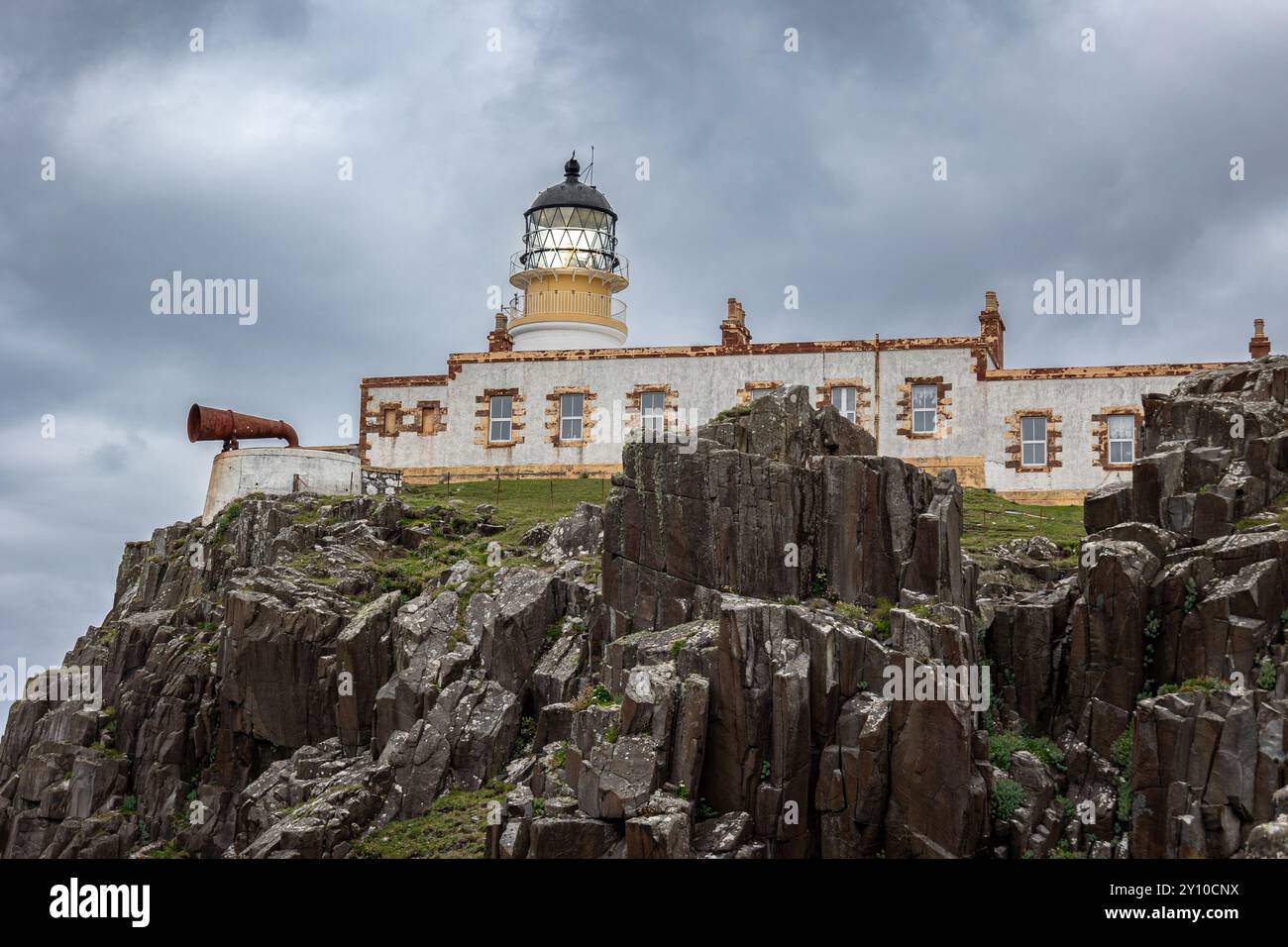 Neist Point Lighthouse an der Spitze der Duirinish Peninsula auf der ...