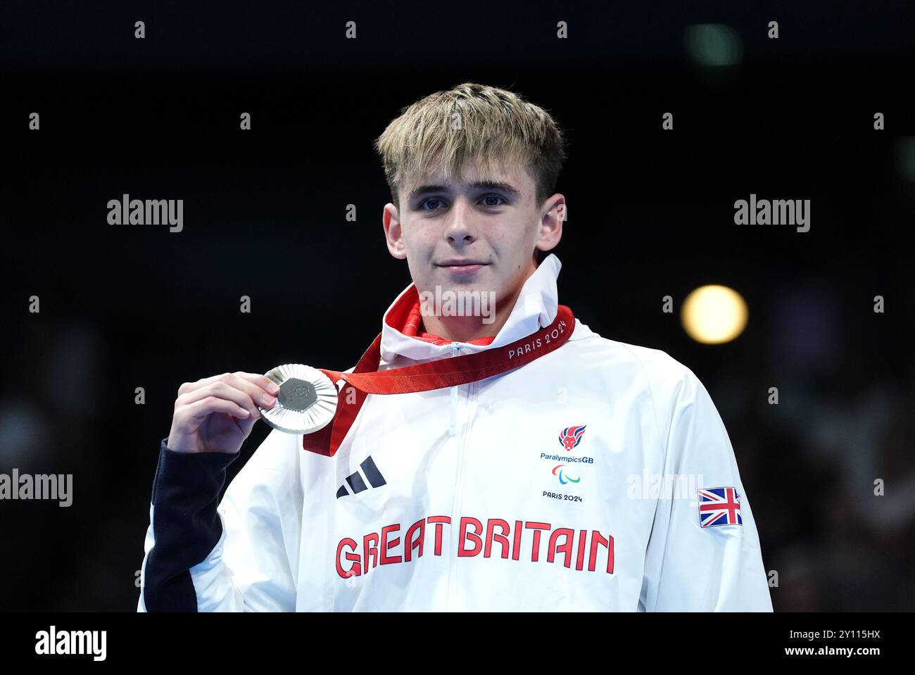 Der Brite Rhys Darbey mit der Silbermedaille für das 200-m-Einzelmedley ...