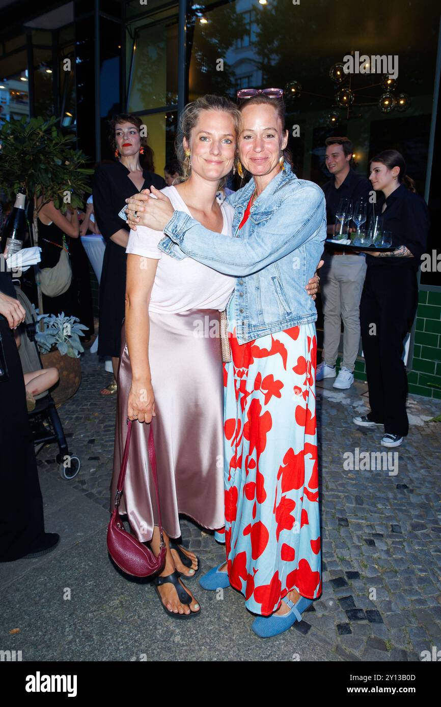 Grand Opening - Le Consulat Marie Burchard und Bettina Burchard beim ...