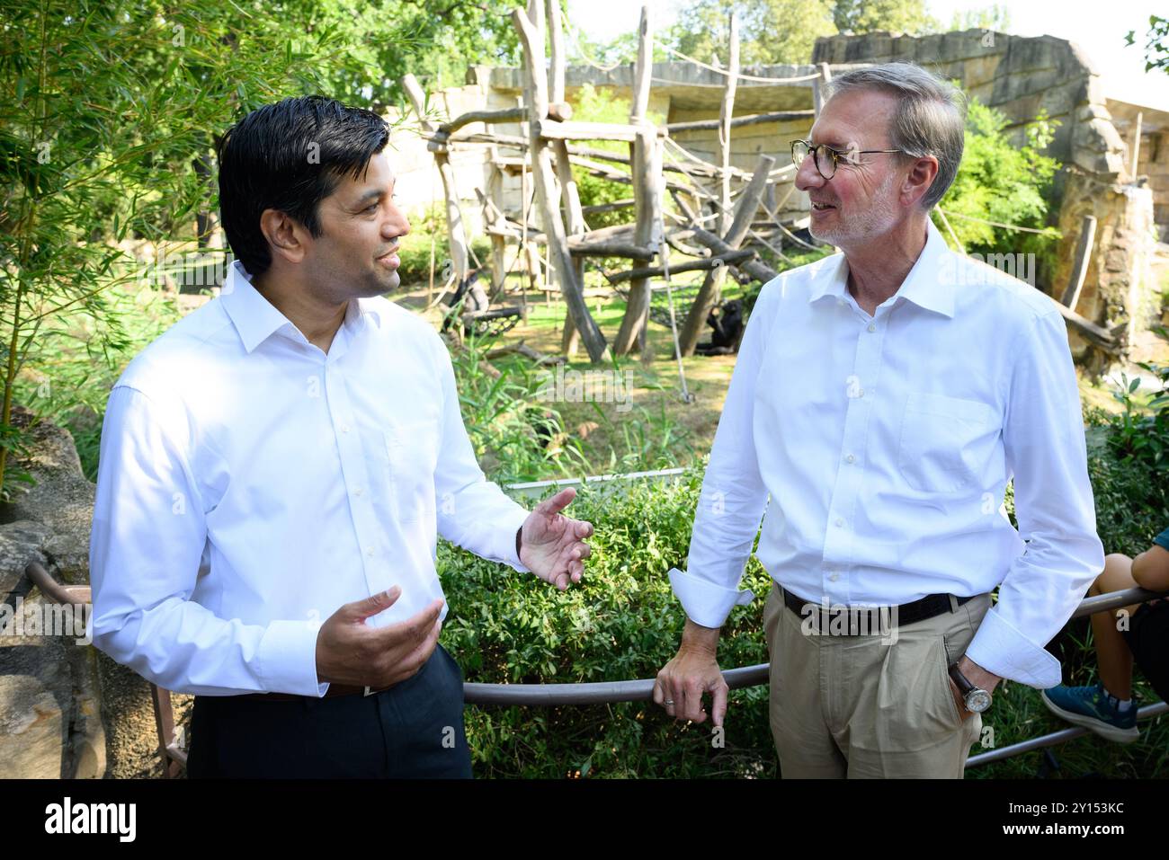 05. September 2024, Berlin: Gerard de Melo (l), Vorsitzender des Hasso-Plattner-Instituts (HPI ...