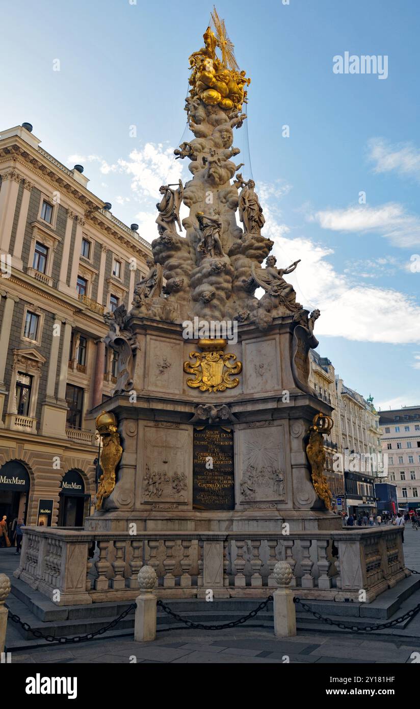 Die Wiener Pestsäule steht an der Fußgängerzone Graben als Denkmal an ...
