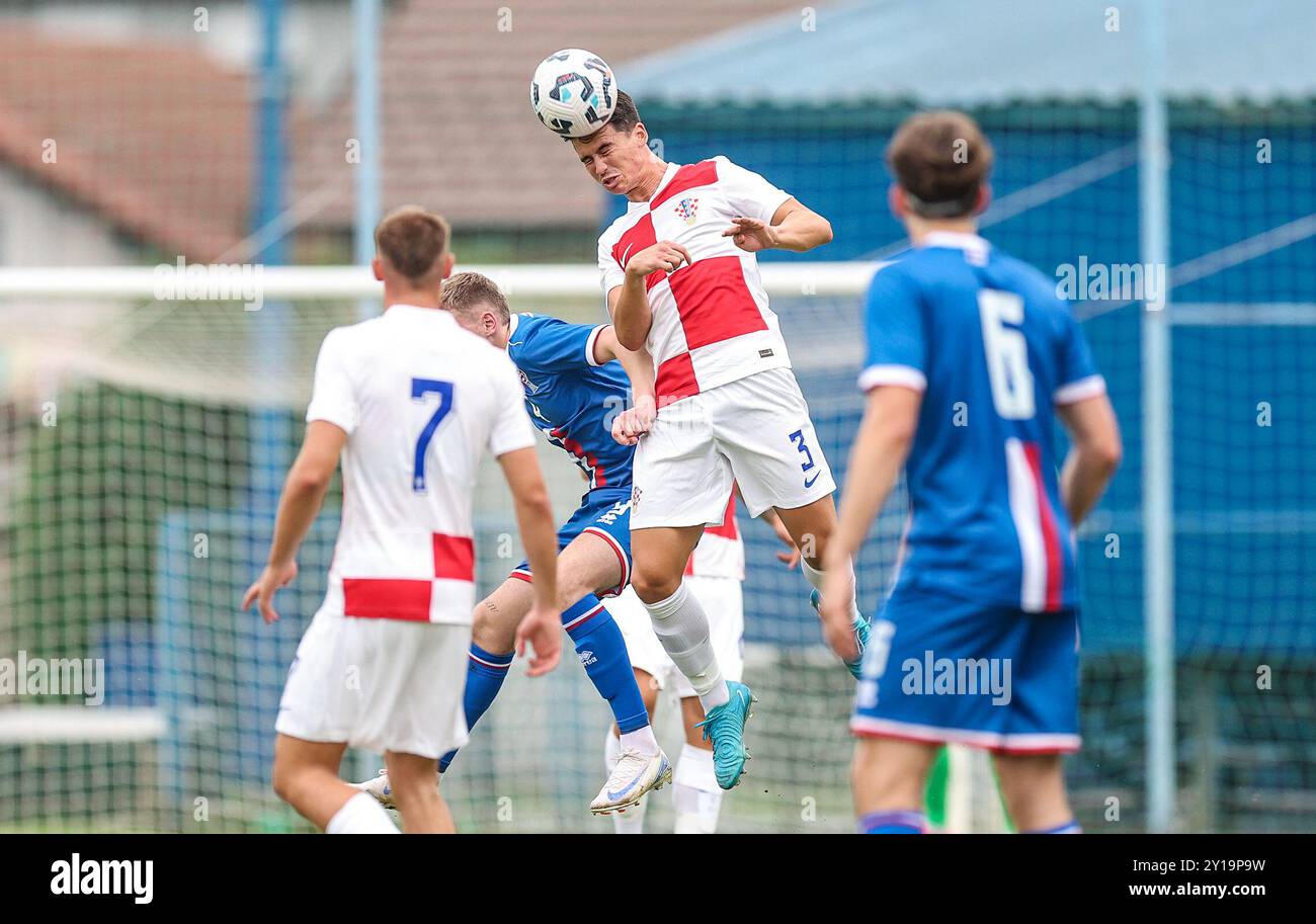 Zagreb, Kroatien. September 2024. Dominik Prpic aus Kroatien springt ...