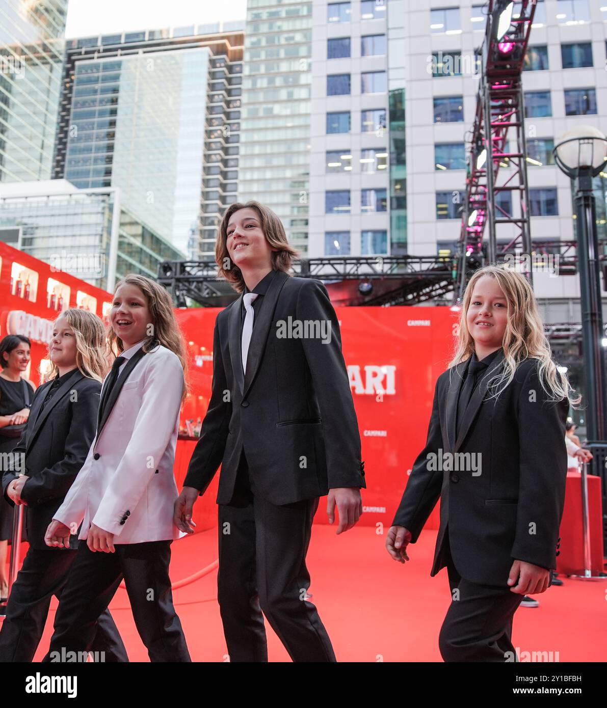 Die Janson Brothers gehen auf dem roten Teppich beim Toronto ...