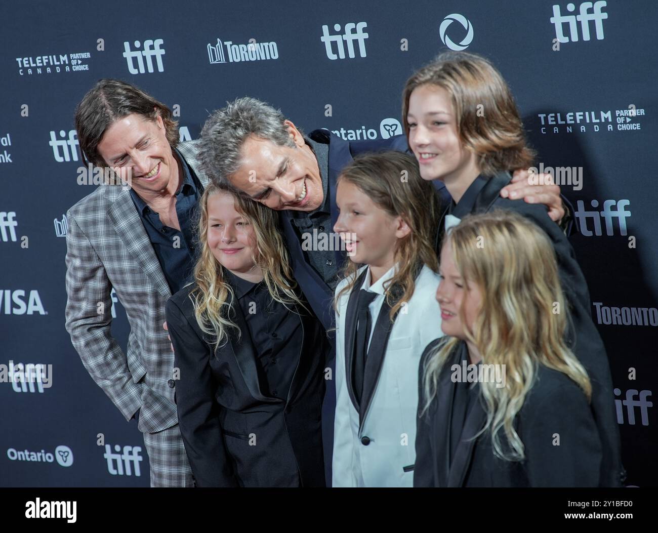 Ben Stiller und die Jansan Family posieren den roten Teppich auf der ...