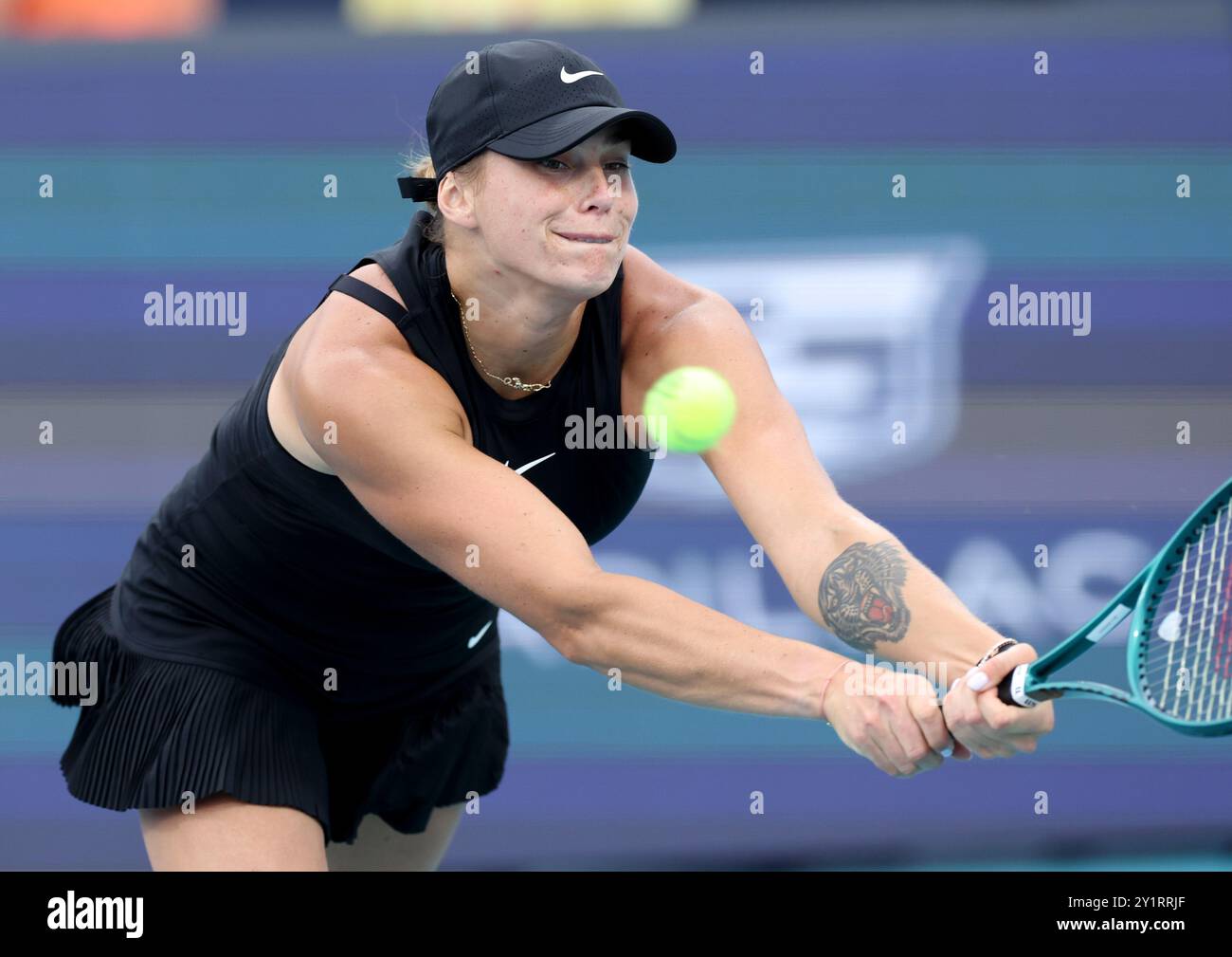 MIAMI GARDENS, FLORIDA - 22. MÄRZ: Aryna Sabalenka aus Belarus besiegt Paula Badosa aus Spanien ...