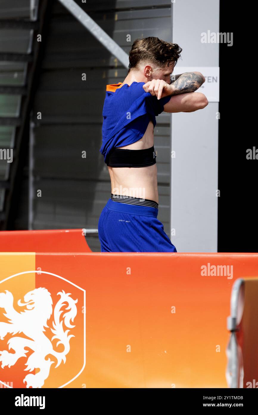 ZEIST – Wout Weghorst verlässt nach einem Training der niederländischen ...