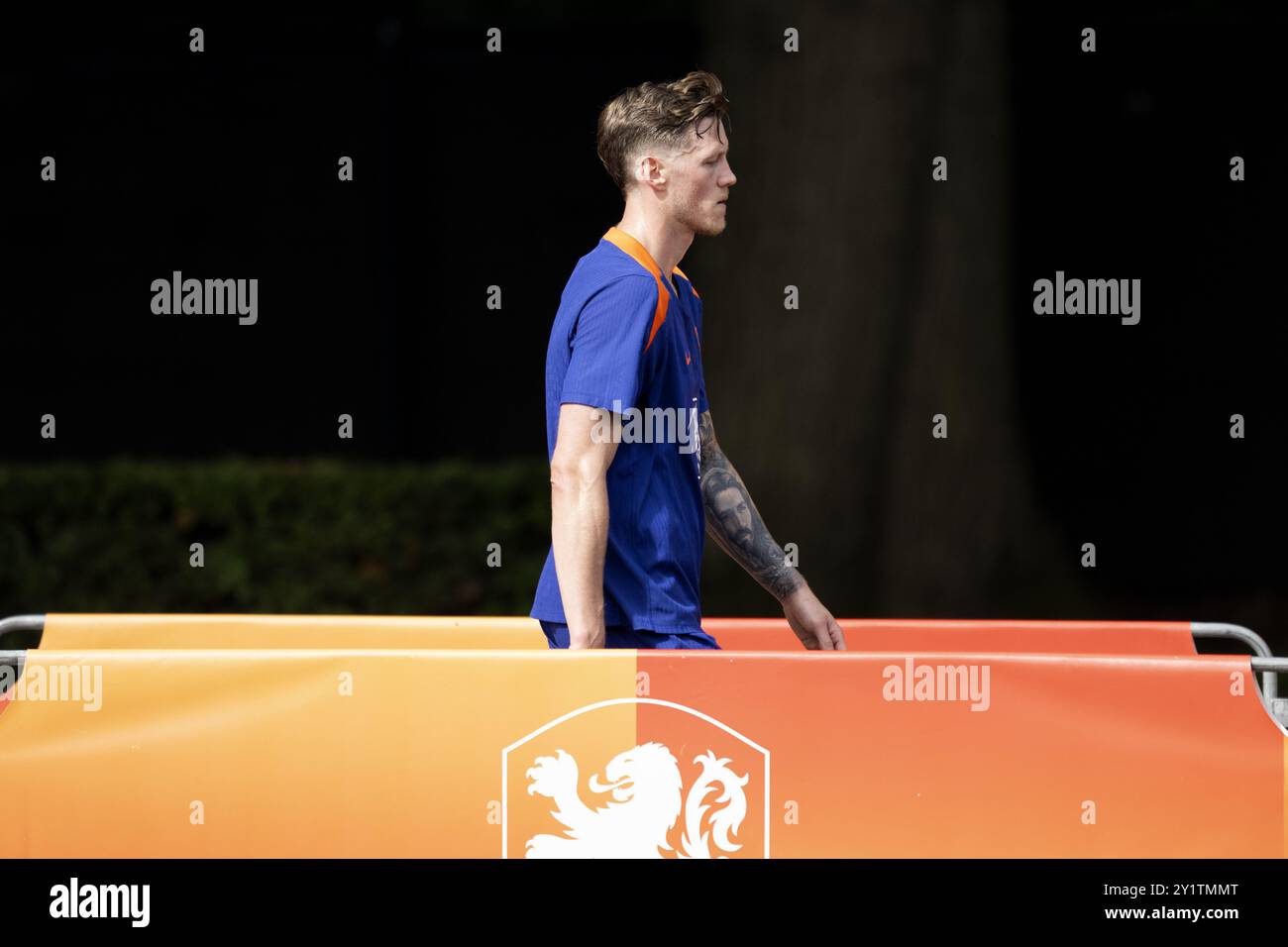 ZEIST – Wout Weghorst verlässt nach einem Training der niederländischen ...