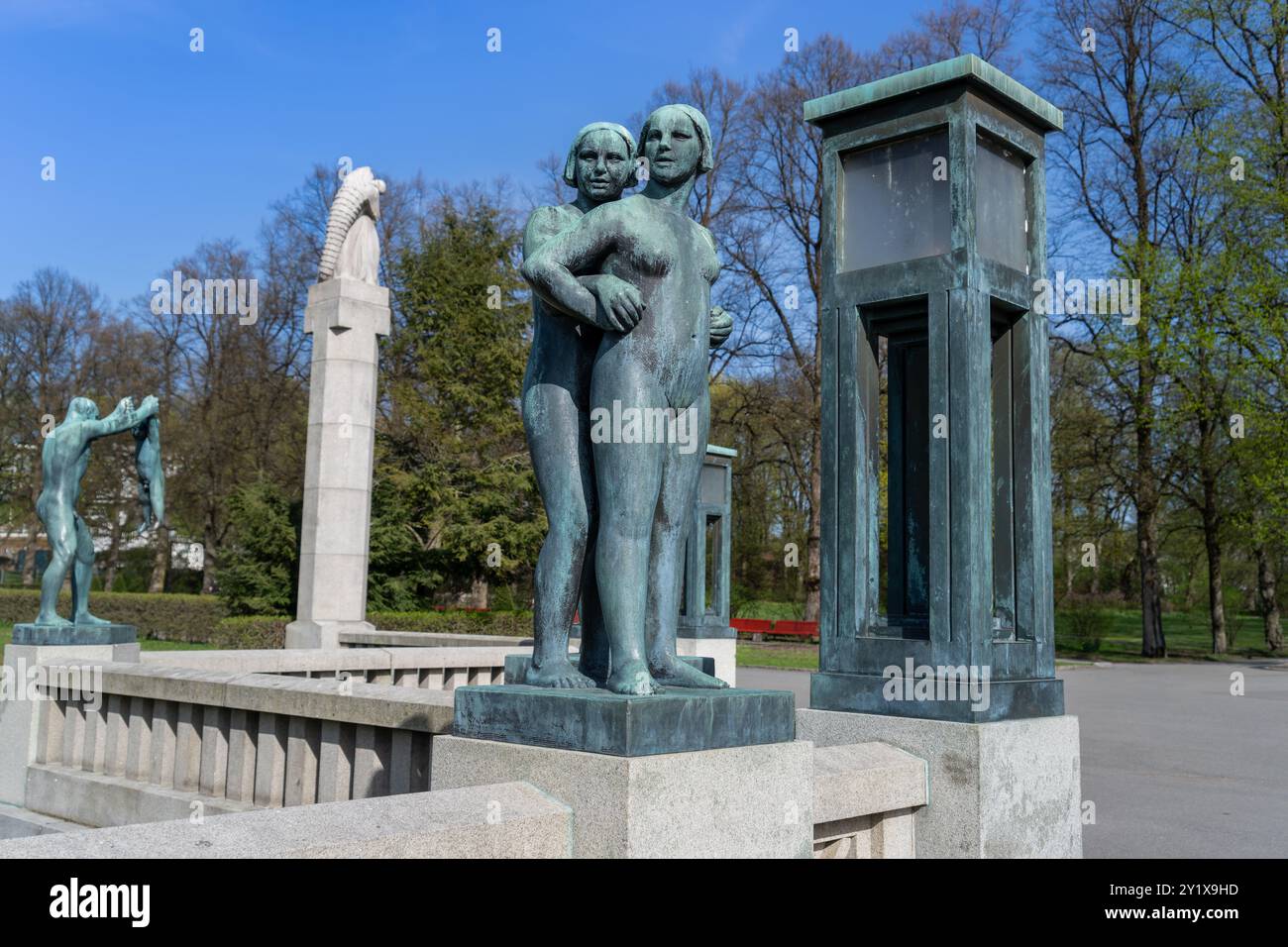 Oslo, Norwegen - 3. Mai 2024: Eine Bronzeskulptur eines Ehepaares, das ...
