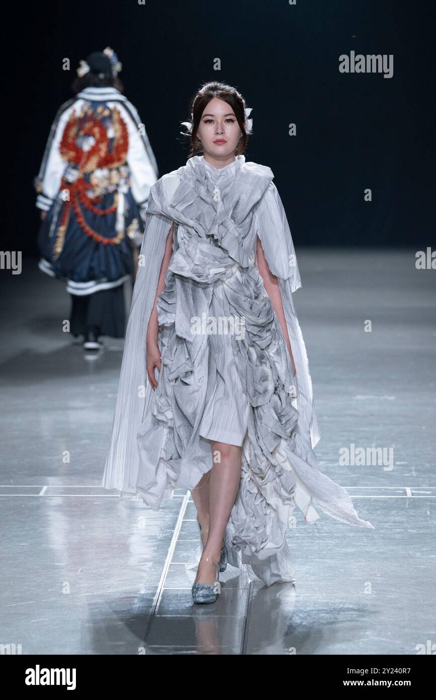 Tokio, Japan. September 2024. Runway Model, 7. September 2024 - Rakuten ...