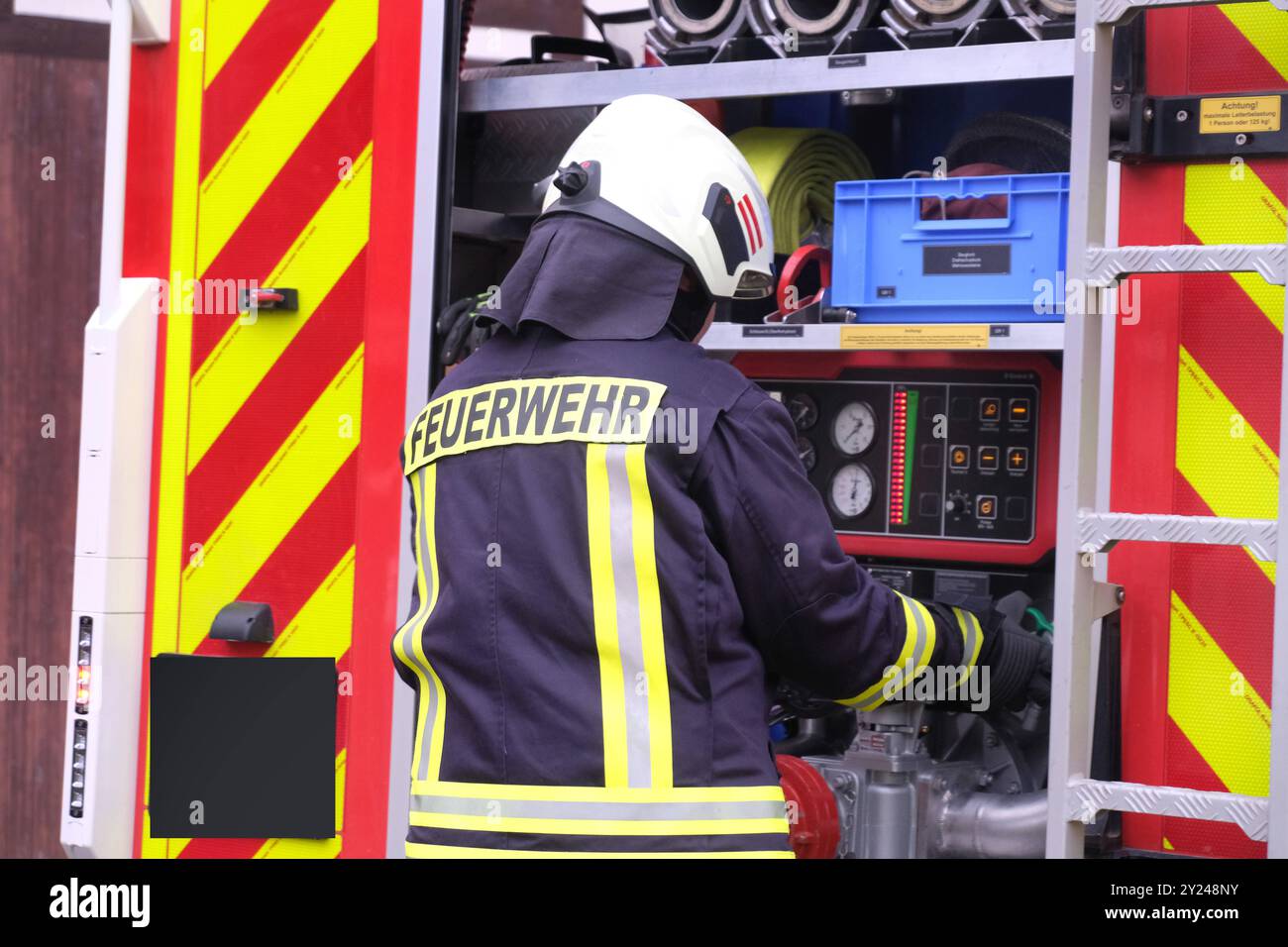 Feuerwehr-Blaulicht Feuerwehr in verschiedenen Bildern und Aktionen in ...