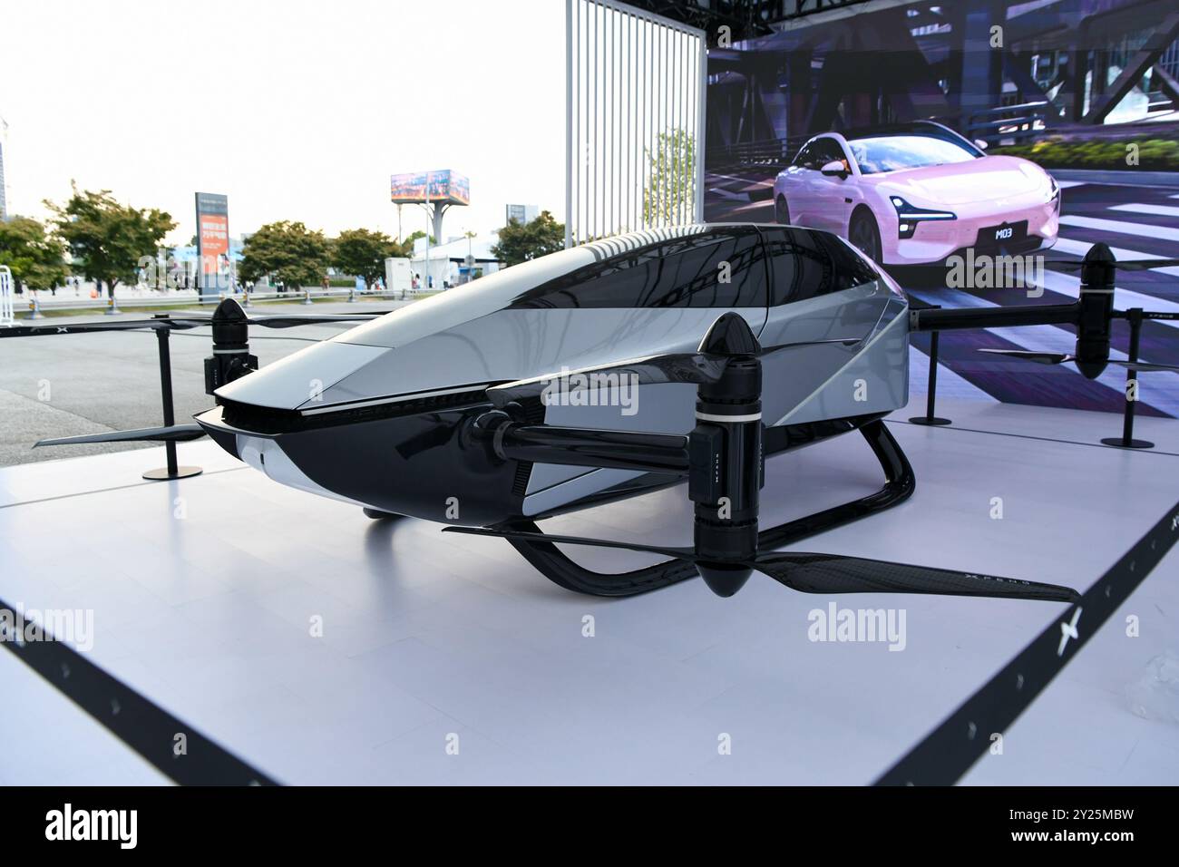 (240909) -- CHENGDU, 9. September 2024 (Xinhua) -- ein Xpeng X2 ...