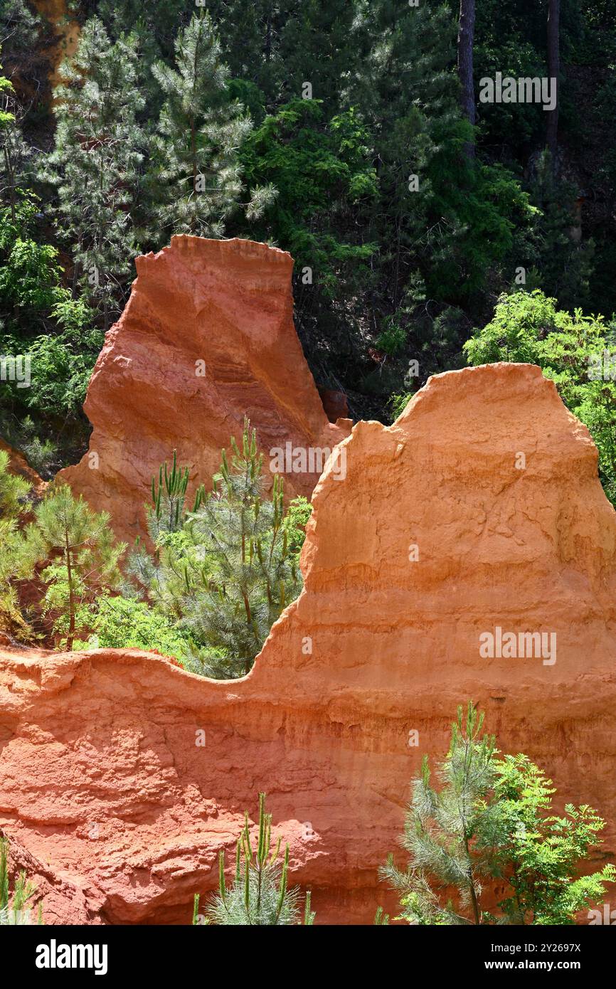 Verwitterte oder erodierte Ocker- oder Ocher Rock Formationen am ...