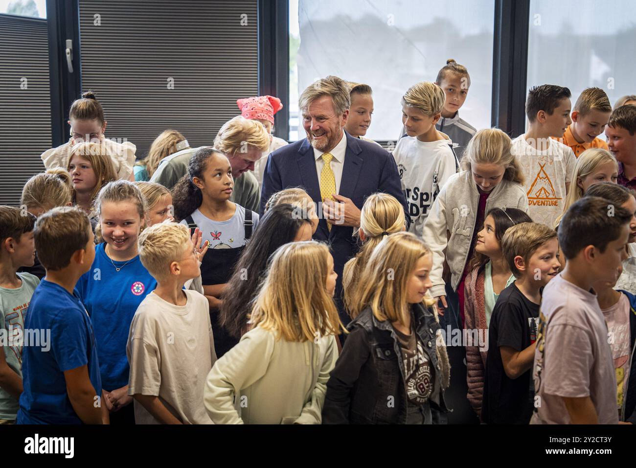 ZEHN BOER - König Willem-Alexander bei einem Arbeitsbesuch an der Volksschule de Huifkar in zehn ...