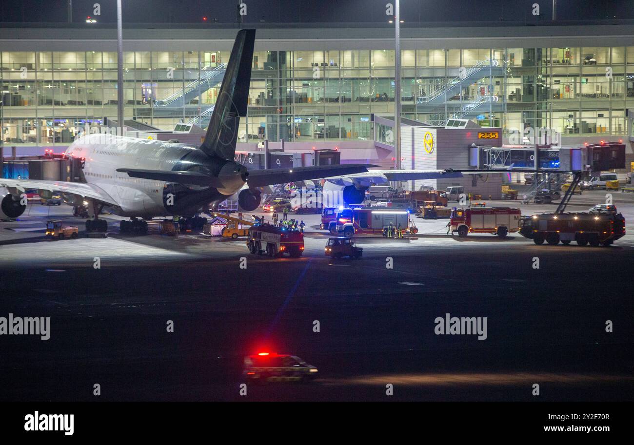 Flug LH460 Alarm Flugzeugbrand Lufthansa Airbus A380 Feuerwehr ...