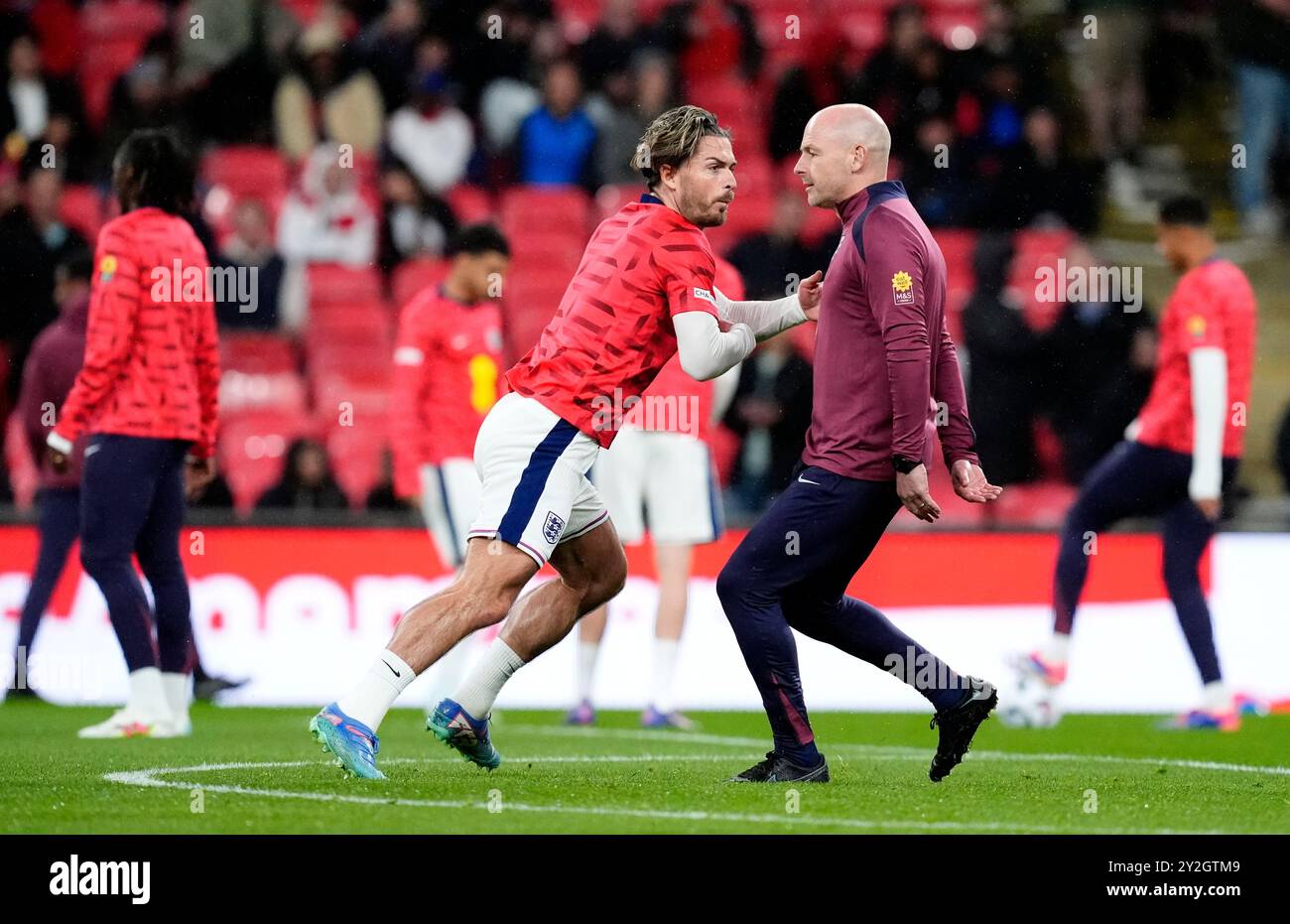 Der Englands Jack Grealish und Interimsmanager Lee Carsley bereiten ...