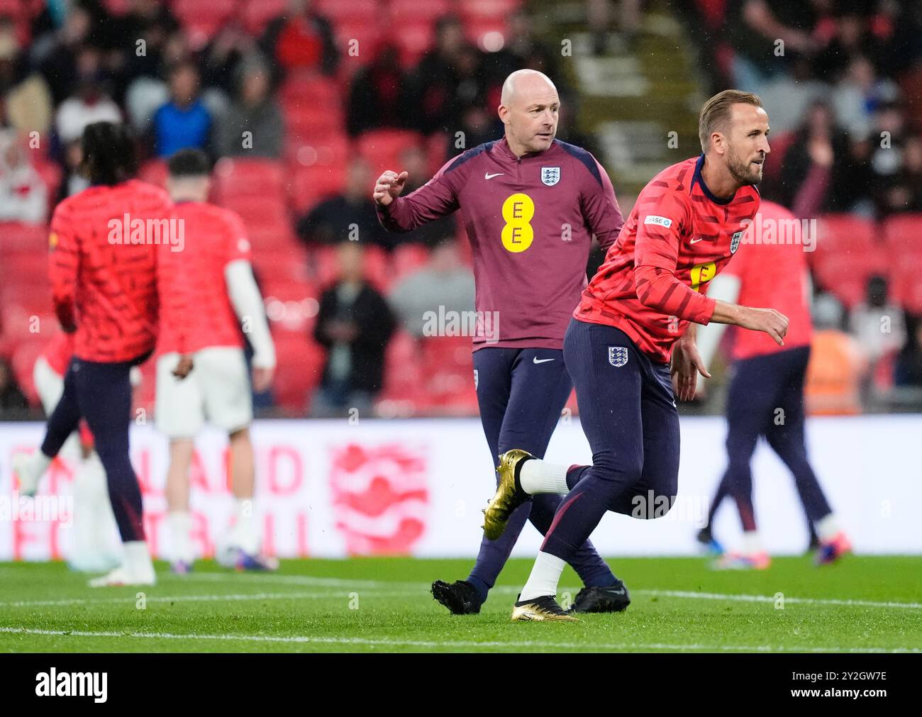 England Interimsmanager Lee Carsley und Harry Kane bereiten sich vor ...