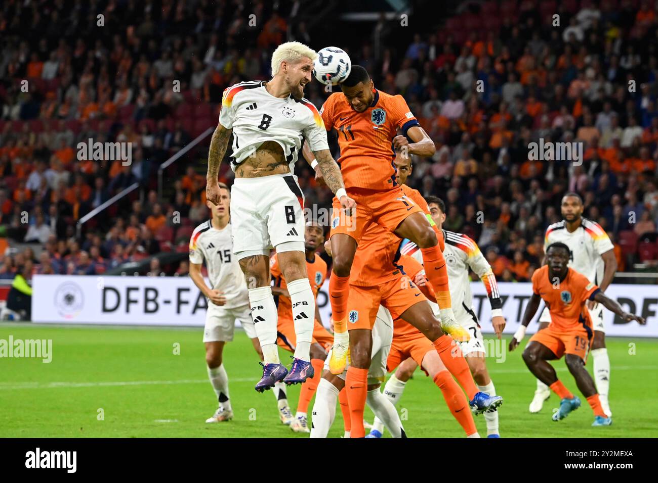 Amsterdam, Deutschland. September 2024. Robert ANDRICH (GER) gegen Cody GAKPO (NED) Kopfball ...