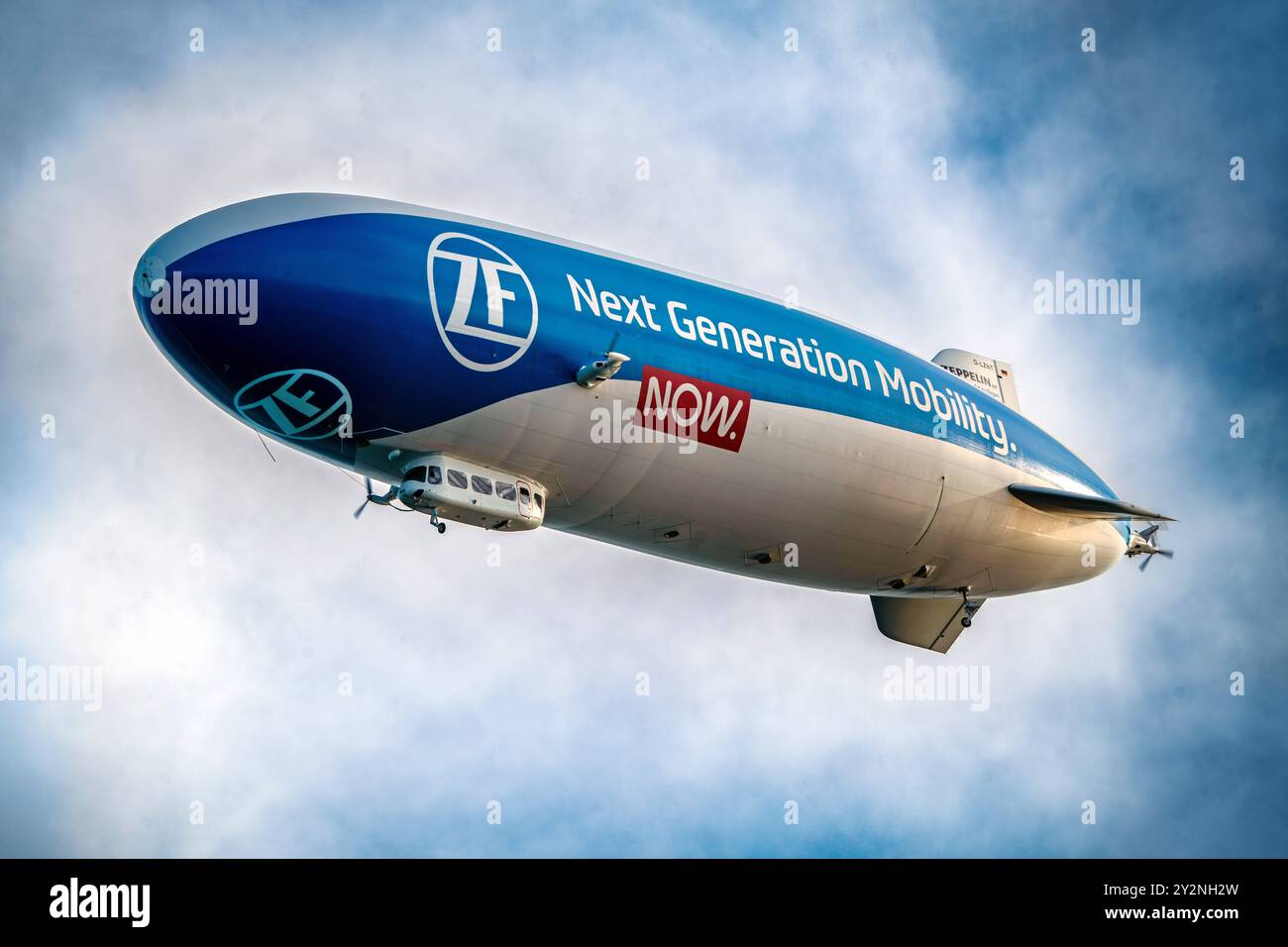 Zeppelin über dem Bodensee, Werbeslogan ZF Next Generation Mobility Now ...