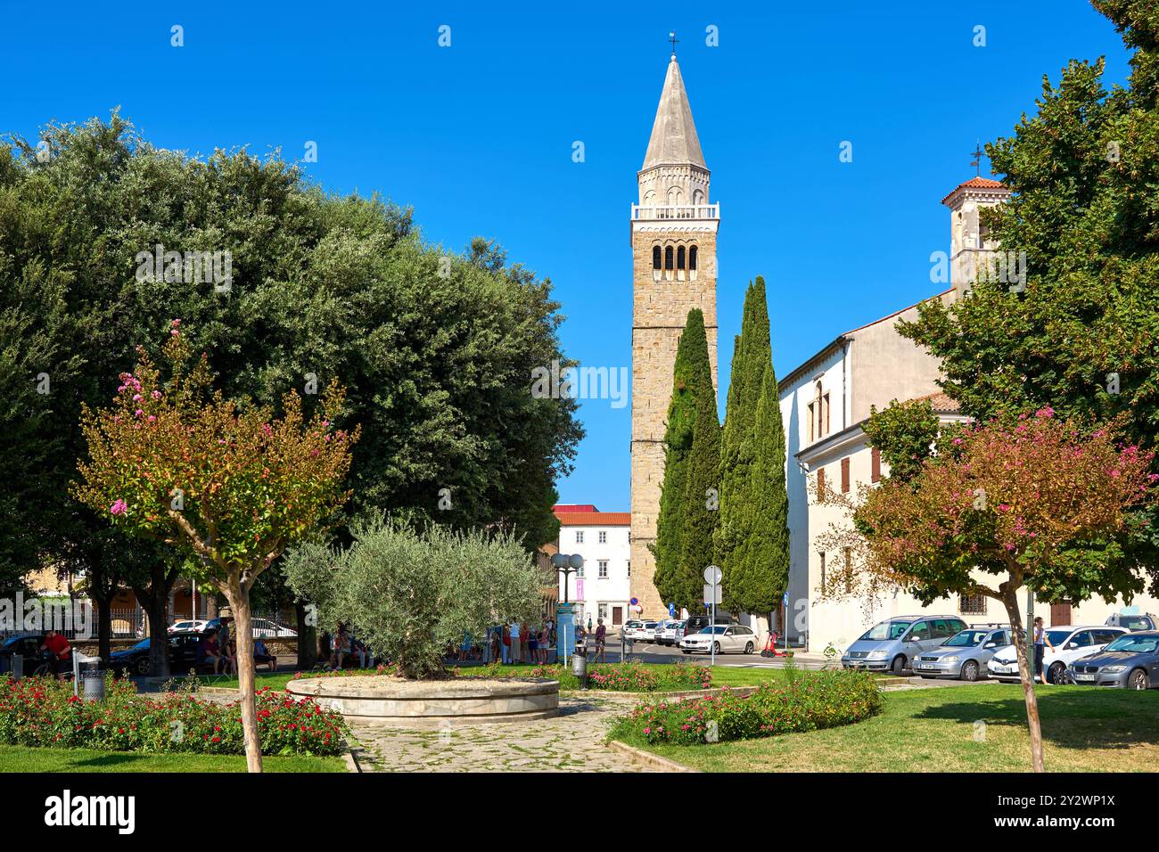 Koper, Slowenien - 25. August 2024: Der beeindruckende Glockenturm der ...