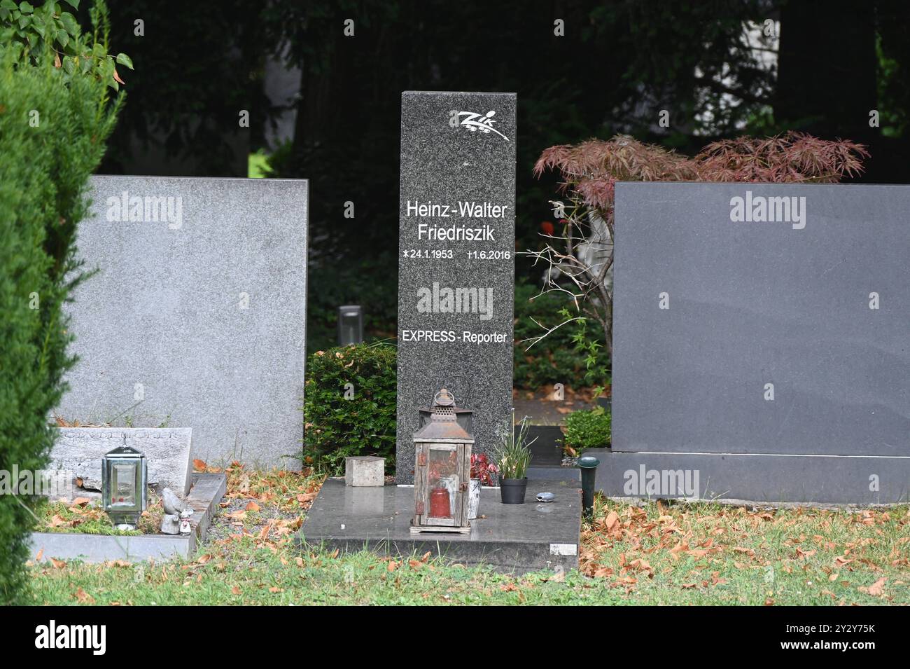 Grab des 2016 verstorbenen Fotografen Heinz-Walter Friedriszik genannt Zik auf dem Kölner ...