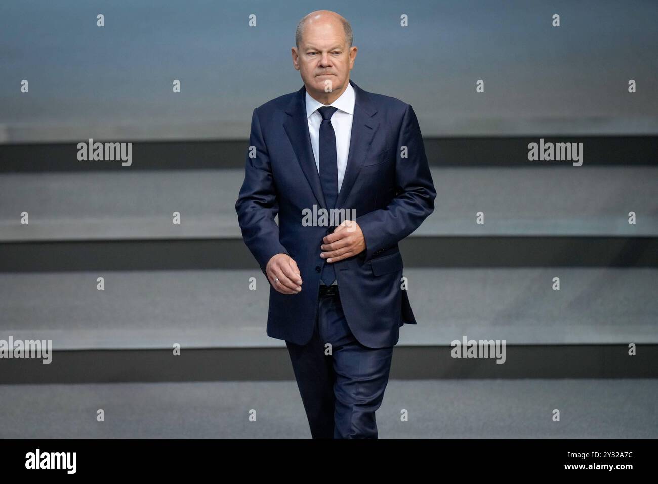 Deutscher Bundestag, 185. Plenarsitzung Bundeskanzler Olaf Scholz SPD ...
