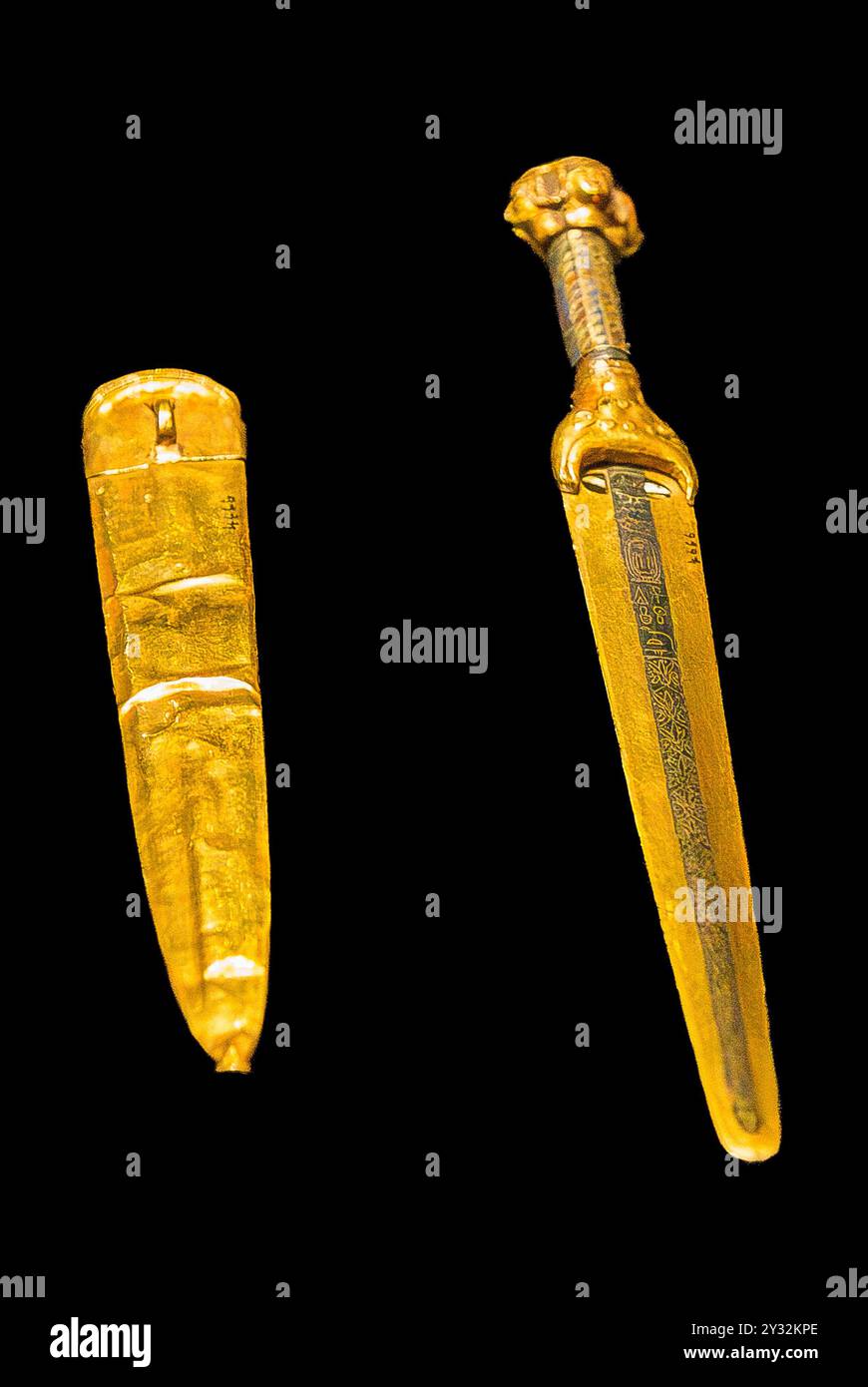 Ägypten, Luxor Museum (früher im Ägyptischen Museum Kairo), ein Dolch ...