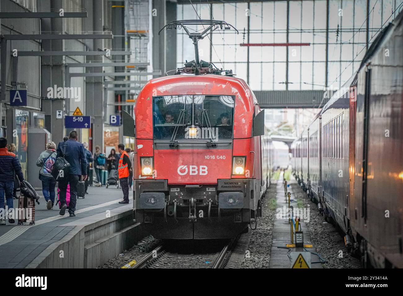 ÖBB Lokomotive, Bahnhof, Zugverkehr, Siemens Technik, Österreichische Bundesbahnen ...