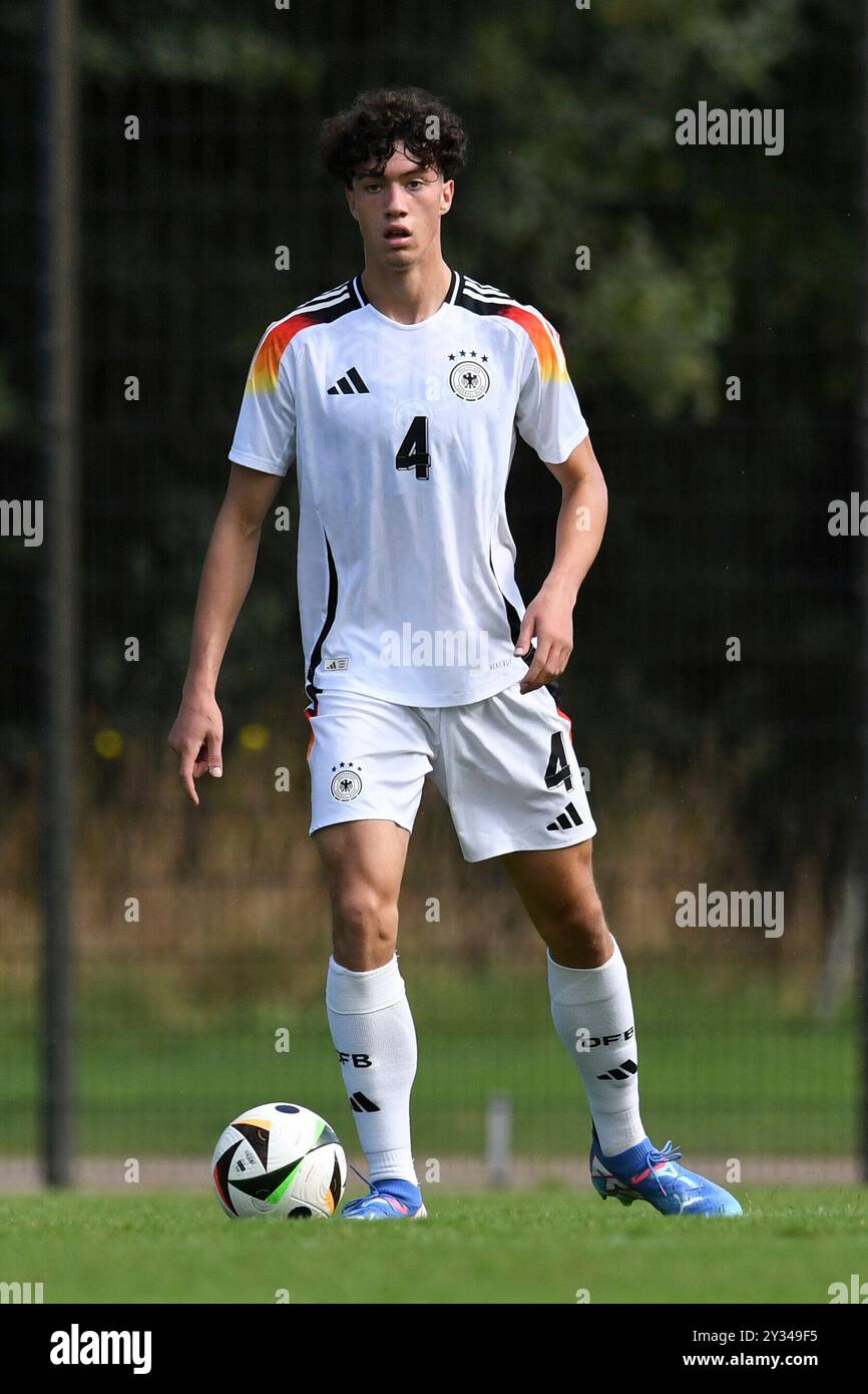 Matteo Palma ( Deutschland U 17 ). Deutschland, DFB Fussball, vier ...