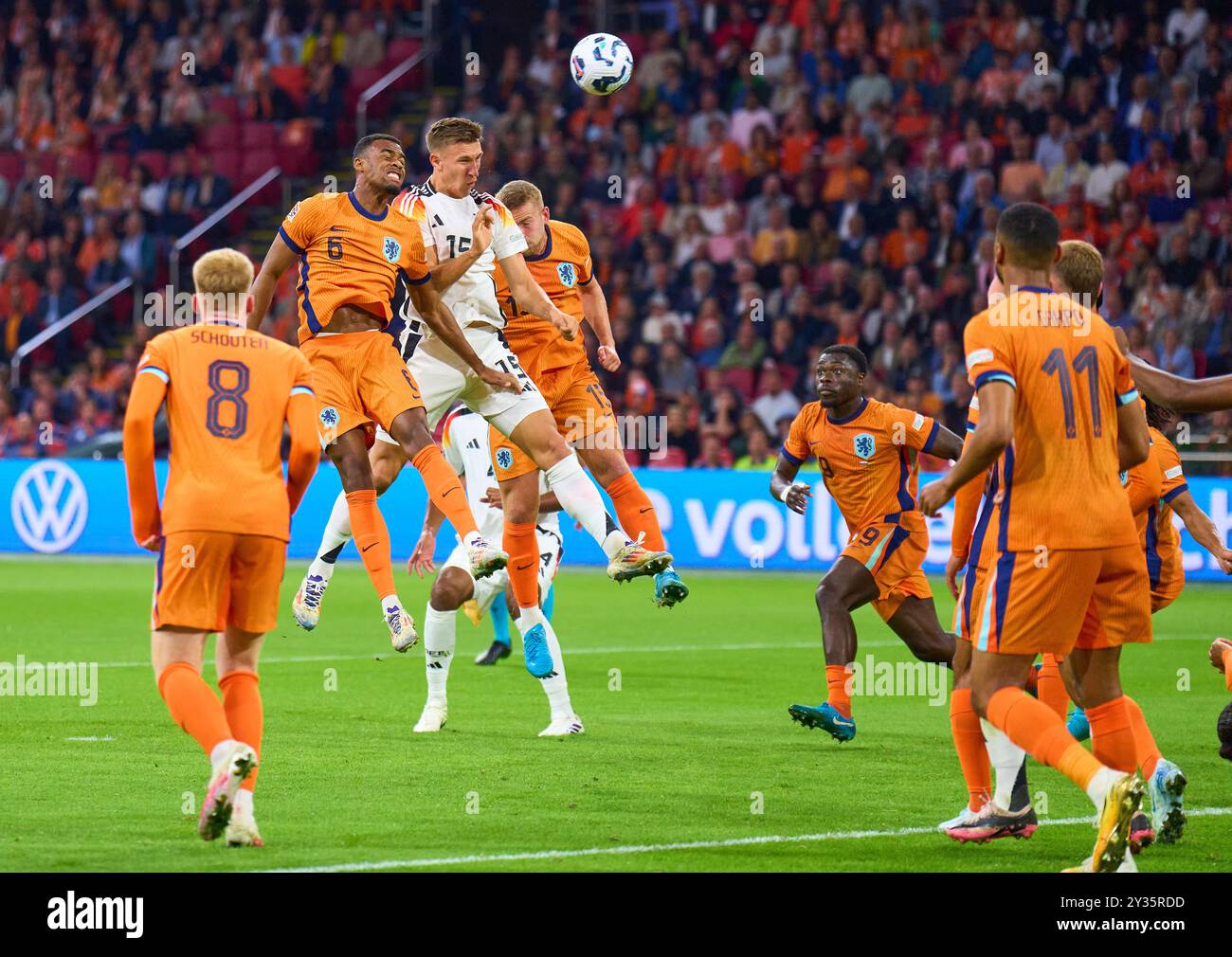 Nico Schlotterbeck, DFB 15 kämpfen um Ball, Tackling, Duell, Header ...