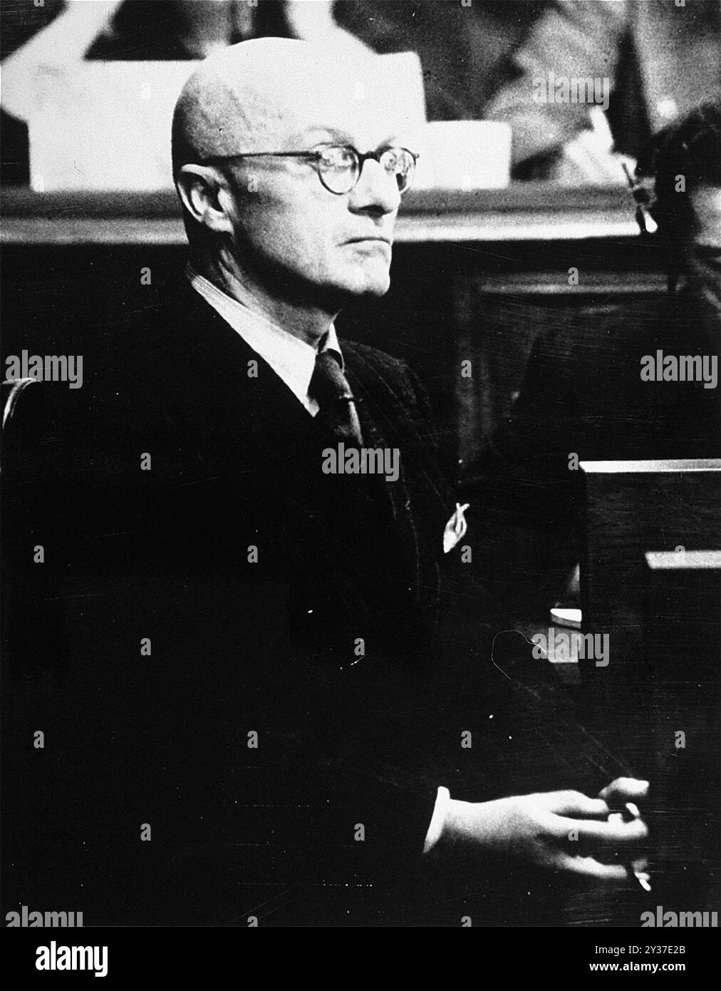 Gregor Ebner sagt im Zeugenstand beim RuSHA-Prozess aus. Die Nürnberger ...