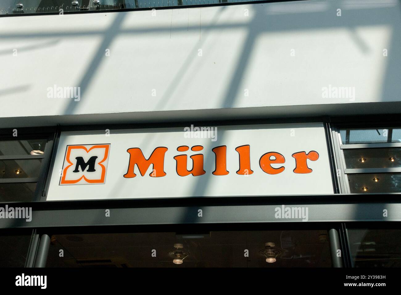 Muller logo -Fotos und -Bildmaterial in hoher Auflösung – Alamy