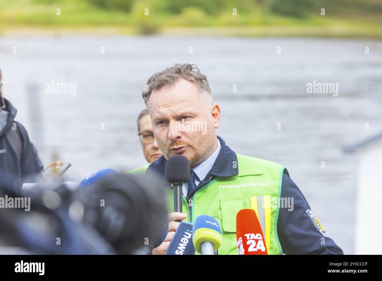 In den frühen Morgenstunden stürzte ein Abschnitt der Carola-Brücke aus ...