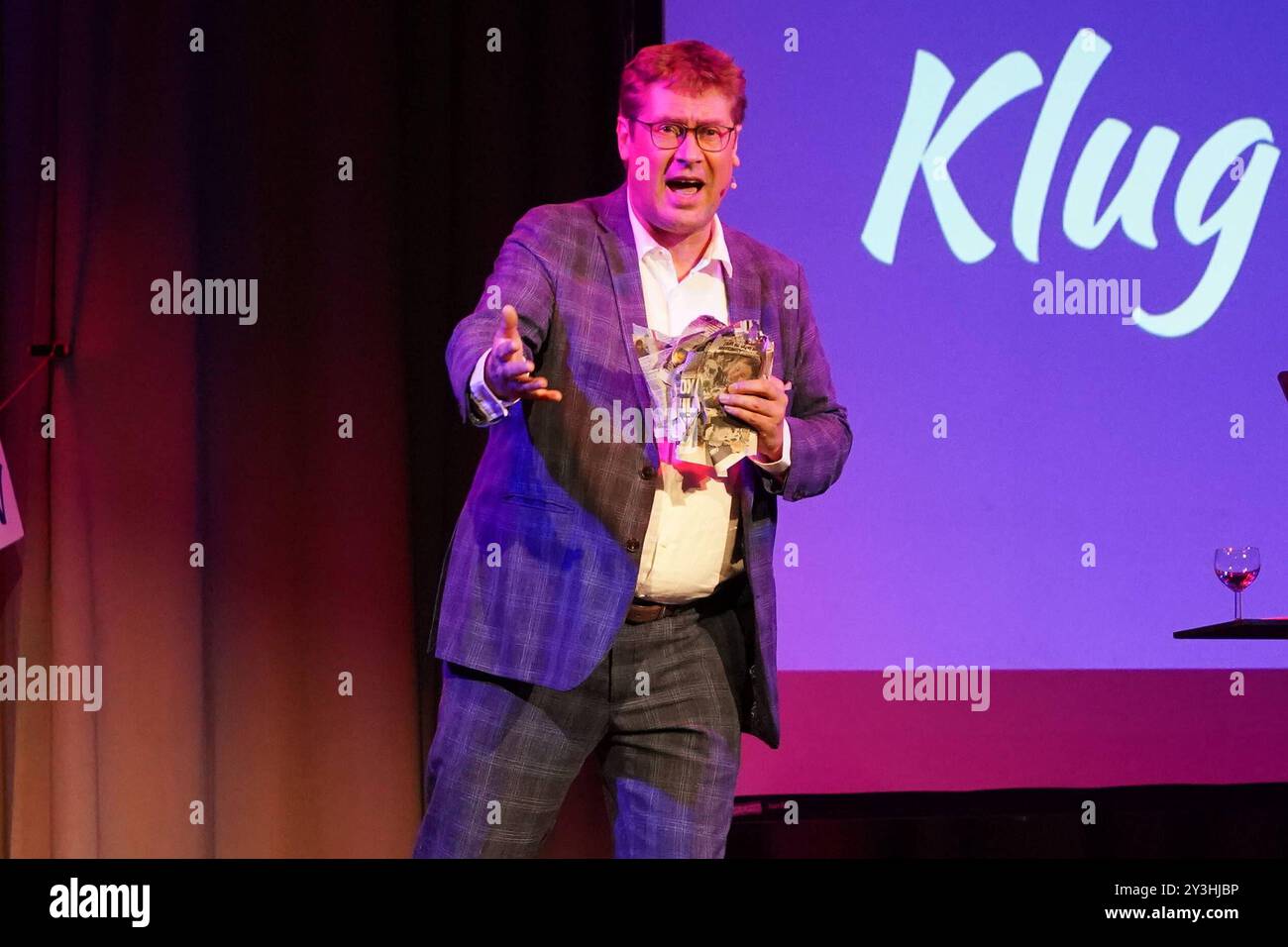 Magier, Comedian, Moderator und Kabarettist Desimo, bürgerlich Detlef Simon, präsentiert sein ...