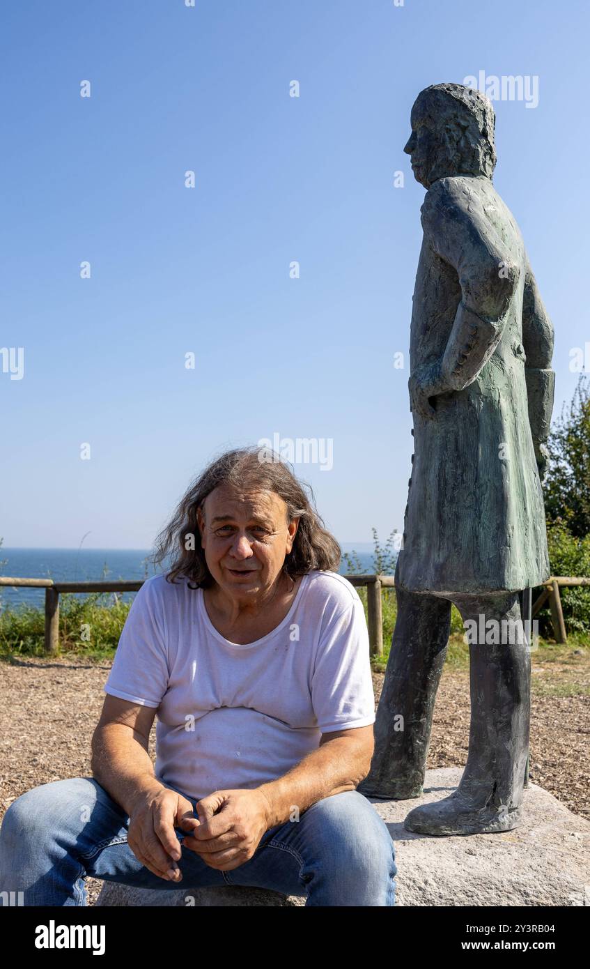 Bildhauer Thomas Jastram der Bildhauer Thomas Jastram sitzt an seinem ...