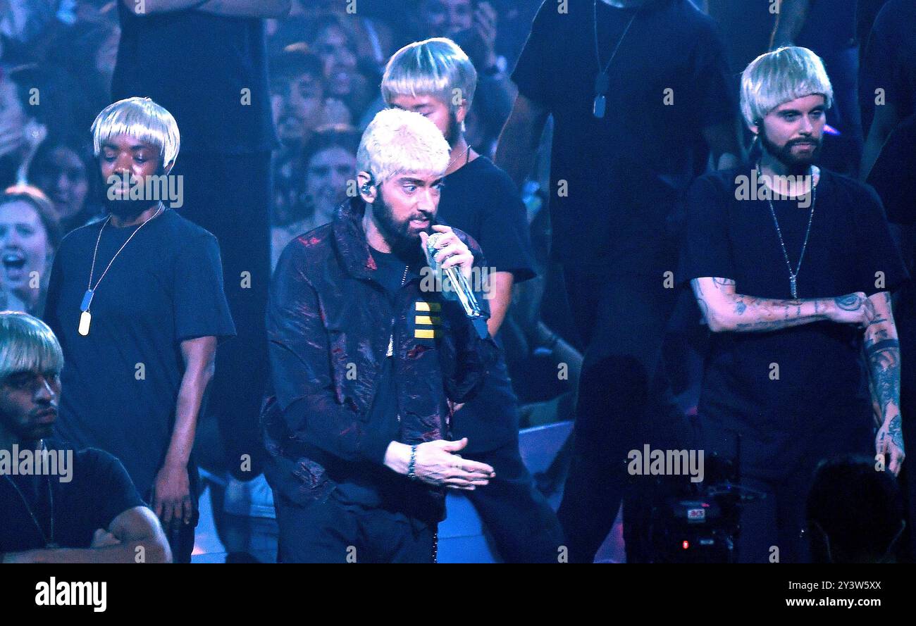 Eminem tritt während der MTV Video Music Awards 2024 in der UBS Arena ...