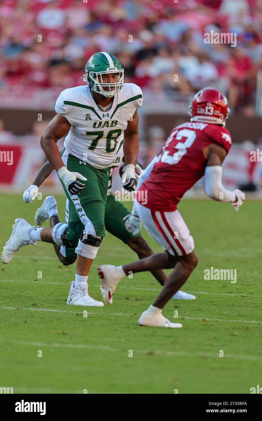 14. September 2024: Blazers Offensive-Lineman DJ Jones #78 zieht vor ...