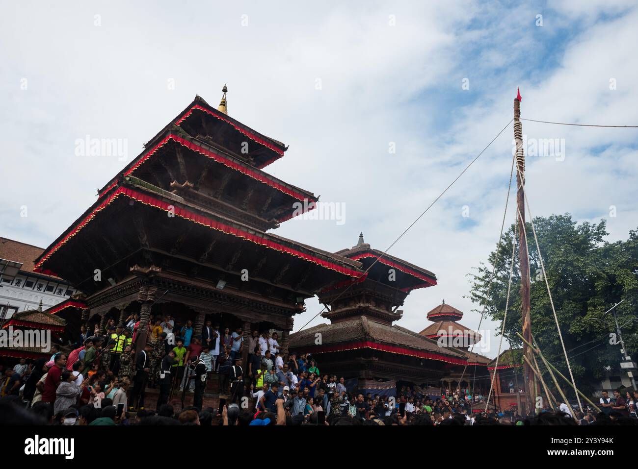 Kathmandu, Nepal. September 2024. Die Menschen und die Armee helfen ...