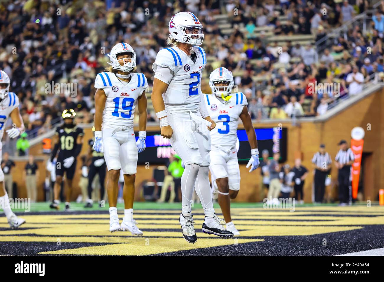 14. September 2024: Mississippi Senior Jaxson Dart (2) feiert den ...
