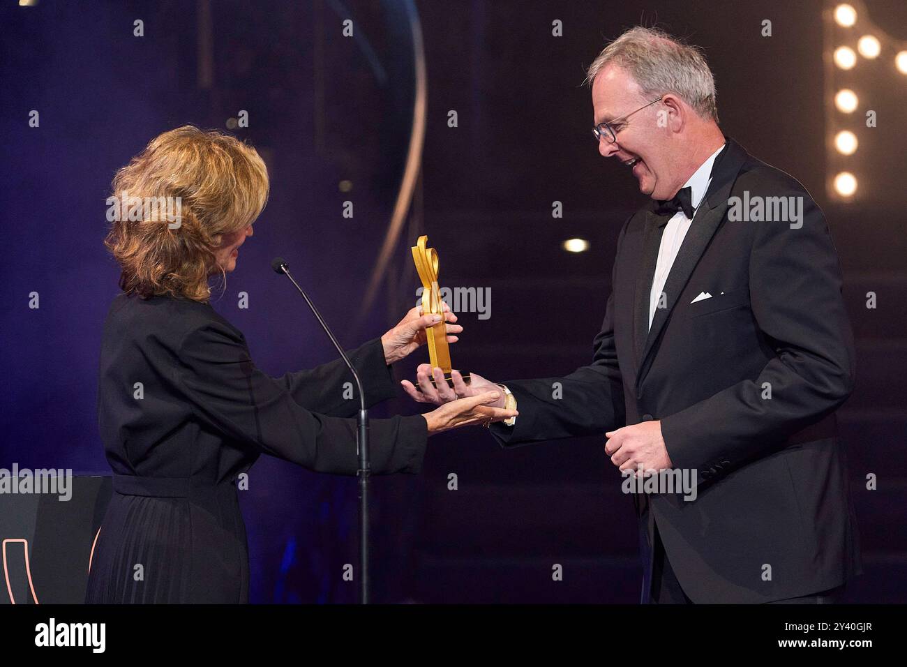 Verleihung Deutscher Schauspielpreis 2024 Helga Trüpel mit Axel Voss bei der Verleihung ...