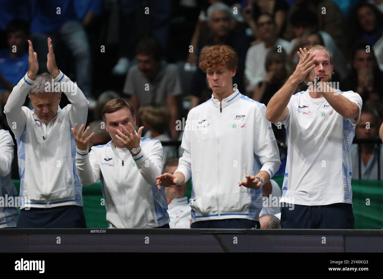 Bologna, Italien. September 2024. Tennisspielerin Jannik Sinner in der italienischen Bank beim ...